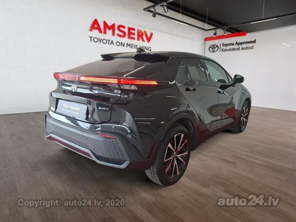 Melns Toyota C-HR 2025 Viljandi, ar dzinēja tilpumu 1.80 L un nobraukumu 25 tūkst. km par 28990 €, foto 2 vietnē AUTOMOTO.COM.LV