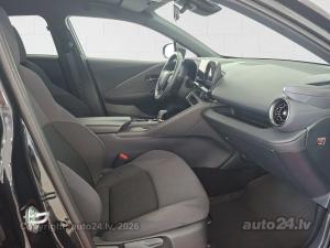 Black Toyota C-HR 2025 in Viljandi, with an engine capacity of 1.80 L and mileage of 25 thousand km for 28990 €, photo 7 on AUTOMOTO.COM.LV