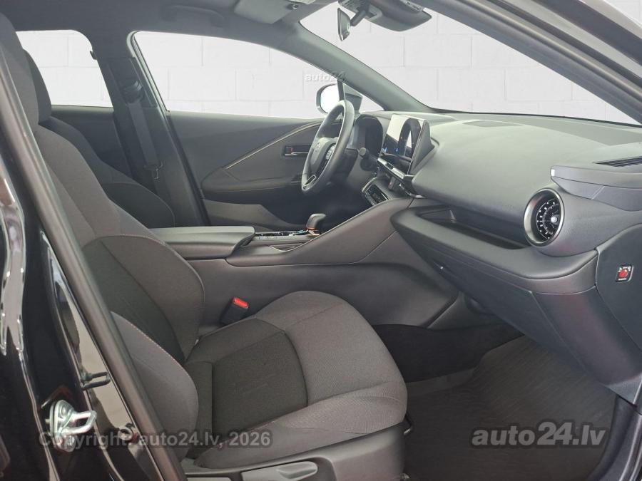 Black Toyota C-HR 2025 in Viljandi, with an engine capacity of 1.80 L and mileage of 25 thousand km for 28990 €, photo 7 on AUTOMOTO.COM.LV