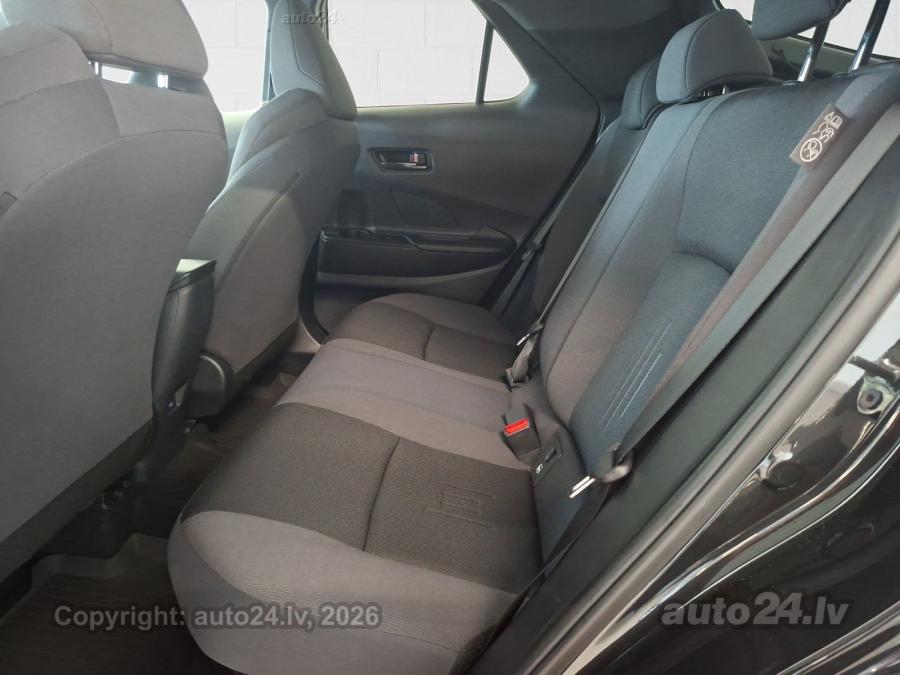 Black Toyota C-HR 2025 in Viljandi, with an engine capacity of 1.80 L and mileage of 25 thousand km for 28990 €, photo 8 on AUTOMOTO.COM.LV