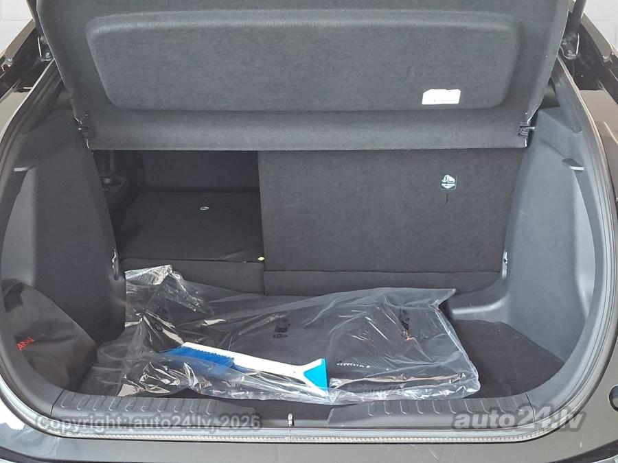 Black Toyota C-HR 2025 in Viljandi, with an engine capacity of 1.80 L and mileage of 25 thousand km for 28990 €, photo 11 on AUTOMOTO.COM.LV