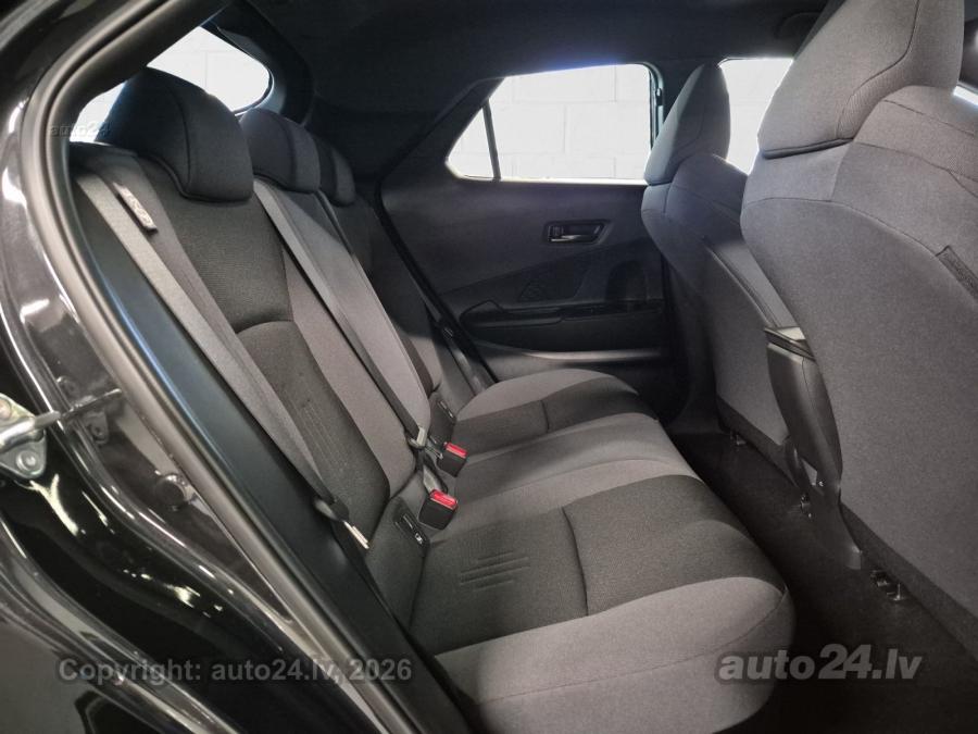 Melns Toyota C-HR 2025 Tallina, ar dzinēja tilpumu 1.80 L un nobraukumu 33 tūkst. km par 28990 €, foto 8 vietnē AUTOMOTO.COM.LV