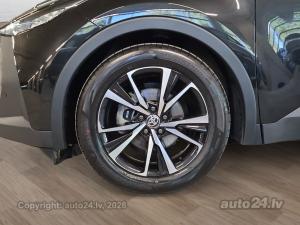 Melns Toyota C-HR 2025 Tallina, ar dzinēja tilpumu 1.80 L un nobraukumu 33 tūkst. km par 28990 €, foto 16 vietnē AUTOMOTO.COM.LV