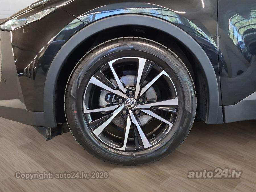 Melns Toyota C-HR 2025 Tallina, ar dzinēja tilpumu 1.80 L un nobraukumu 33 tūkst. km par 28990 €, foto 16 vietnē AUTOMOTO.COM.LV