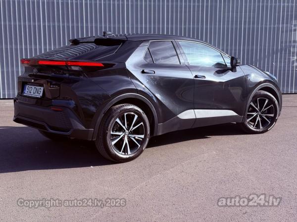 Black Toyota C-HR 2025 in Tallinn, with an engine capacity of 1.80 L and mileage of 24 thousand km for 28900 €, photo 5 on AUTOMOTO.COM.LV