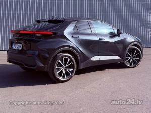Melns Toyota C-HR 2025 Tallina, ar dzinēja tilpumu 1.80 L un nobraukumu 24 tūkst. km par 28900 €, foto 5 vietnē AUTOMOTO.COM.LV
