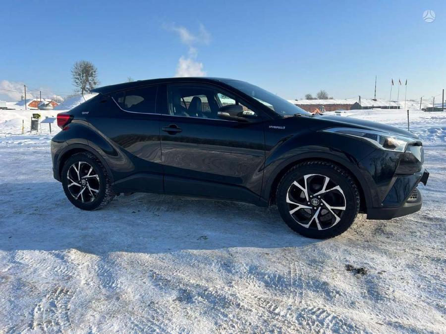 Черный Тойота C-HR 2018 в Каунас, объемом двигателя 1.80 л и пробегом 227 тыс. км за 13450 €, фото 3 на AUTOMOTO.COM.LV