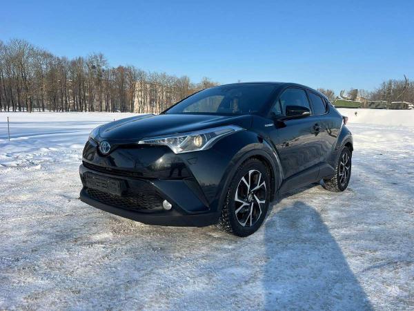 Black Toyota C-HR 2018 in Kaunas, with an engine capacity of 1.80 L and mileage of 227 thousand km for 13450 €, photo 4 on AUTOMOTO.COM.LV