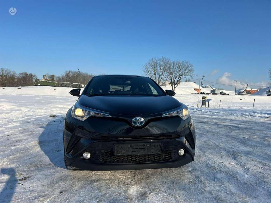 Черный Тойота C-HR 2018 в Каунас, объемом двигателя 1.80 л и пробегом 227 тыс. км за 13450 €, фото 5 на AUTOMOTO.COM.LV