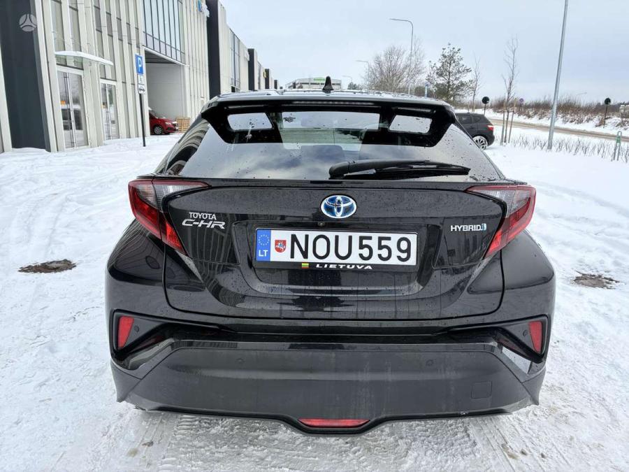 Melns Toyota C-HR 2021 Viļņa, ar dzinēja tilpumu 1.80 L un nobraukumu 125 tūkst. km par 18400 €, foto 7 vietnē AUTOMOTO.COM.LV