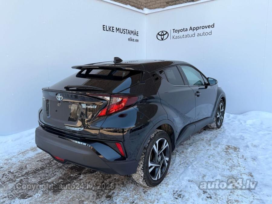 Черный Тойота C-HR 2023 в Таллин, объемом двигателя 1.80 л и пробегом 61 тыс. км за 22795 €, фото 2 на AUTOMOTO.COM.LV