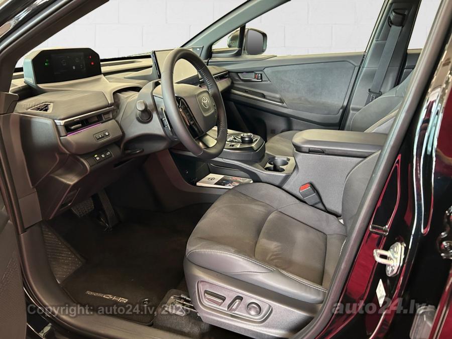 Melns Toyota C-HR 2026 Pērnava, ar dzinēja tilpumu 0.00 L un nobraukumu 8 tūkst. km par 52000 €, foto 12 vietnē AUTOMOTO.COM.LV