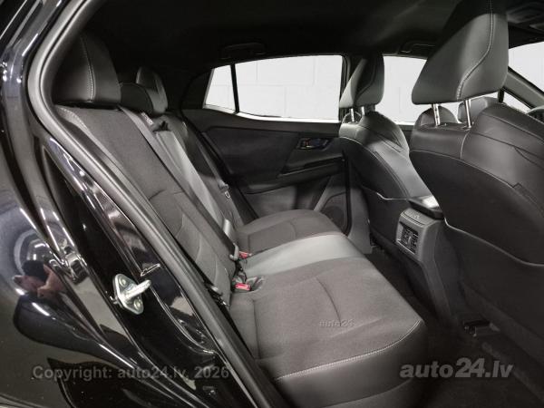 Black Toyota C-HR 2026 in Tallinn, with an engine capacity of 0.00 L and mileage of 8 thousand km for 46490 €, photo 8 on AUTOMOTO.COM.LV