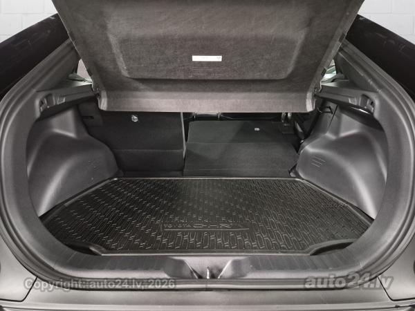 Black Toyota C-HR 2026 in Tallinn, with an engine capacity of 0.00 L and mileage of 8 thousand km for 46490 €, photo 11 on AUTOMOTO.COM.LV