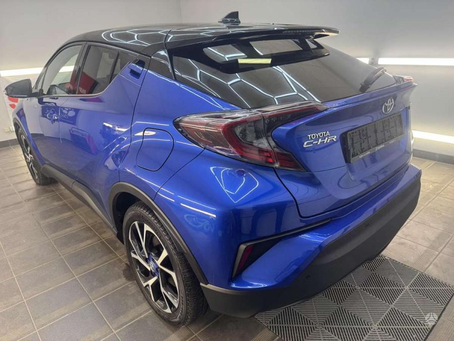 Zils Toyota C-HR 2017 Klaipėda, ar dzinēja tilpumu 1.80 L un nobraukumu 100 tūkst. km par 16300 €, foto 4 vietnē AUTOMOTO.COM.LV