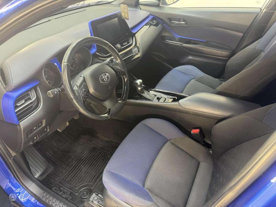 Zils Toyota C-HR 2017 Klaipėda, ar dzinēja tilpumu 1.80 L un nobraukumu 100 tūkst. km par 16300 €, foto 6 vietnē AUTOMOTO.COM.LV