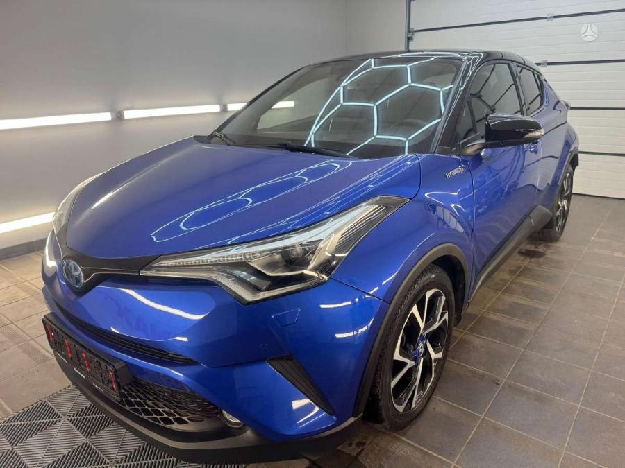 Синий Тойота C-HR 2017 в Вильнюс, объемом двигателя 1.80 л и пробегом 100 тыс. км за 16200 €, фото 1 на AUTOMOTO.COM.LV