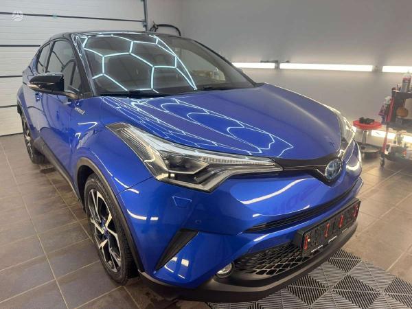 Blue Toyota C-HR 2017 in Vilnius, with an engine capacity of 1.80 L and mileage of 100 thousand km for 16200 €, photo 2 on AUTOMOTO.COM.LV