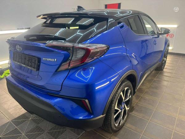 Blue Toyota C-HR 2017 in Vilnius, with an engine capacity of 1.80 L and mileage of 100 thousand km for 16200 €, photo 3 on AUTOMOTO.COM.LV