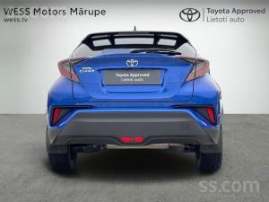 Blue Toyota C-HR 2017 in Riga, with an engine capacity of 1.20 L and mileage of 85 thousand km for 16990 €, photo 5 on AUTOMOTO.COM.LV
