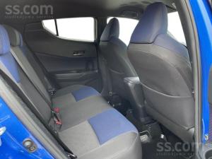 Blue Toyota C-HR 2017 in Riga, with an engine capacity of 1.20 L and mileage of 85 thousand km for 16990 €, photo 8 on AUTOMOTO.COM.LV