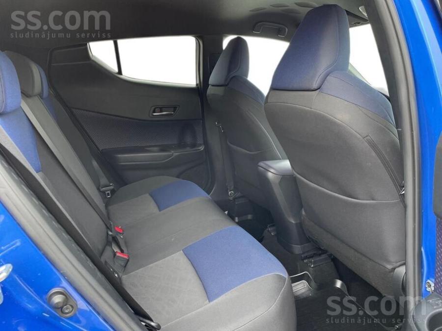 Blue Toyota C-HR 2017 in Riga, with an engine capacity of 1.20 L and mileage of 85 thousand km for 16990 €, photo 8 on AUTOMOTO.COM.LV