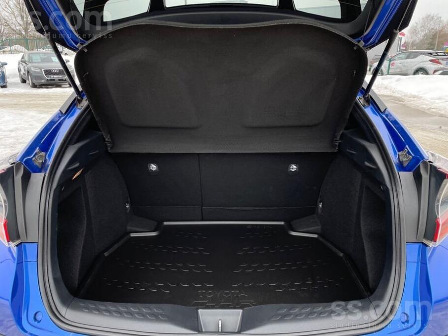 Blue Toyota C-HR 2017 in Riga, with an engine capacity of 1.20 L and mileage of 85 thousand km for 16990 €, photo 11 on AUTOMOTO.COM.LV