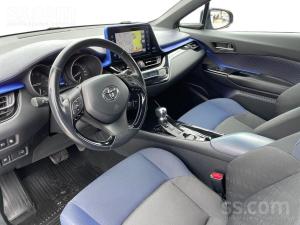 Blue Toyota C-HR 2017 in Riga, with an engine capacity of 1.20 L and mileage of 85 thousand km for 16990 €, photo 12 on AUTOMOTO.COM.LV