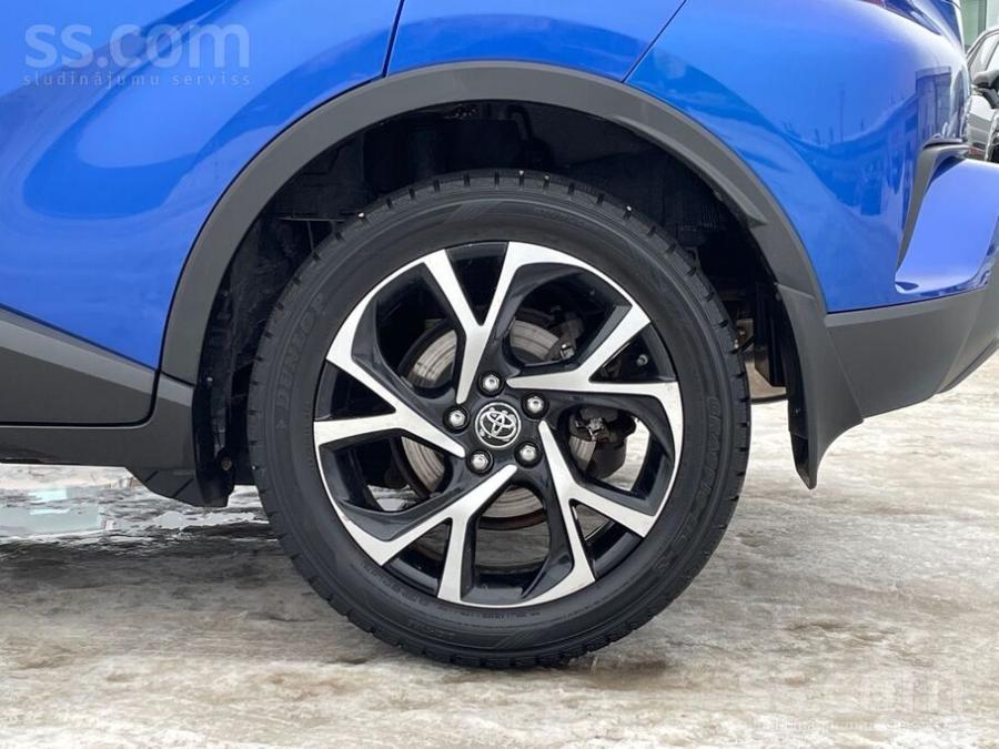 Blue Toyota C-HR 2017 in Riga, with an engine capacity of 1.20 L and mileage of 85 thousand km for 16990 €, photo 16 on AUTOMOTO.COM.LV
