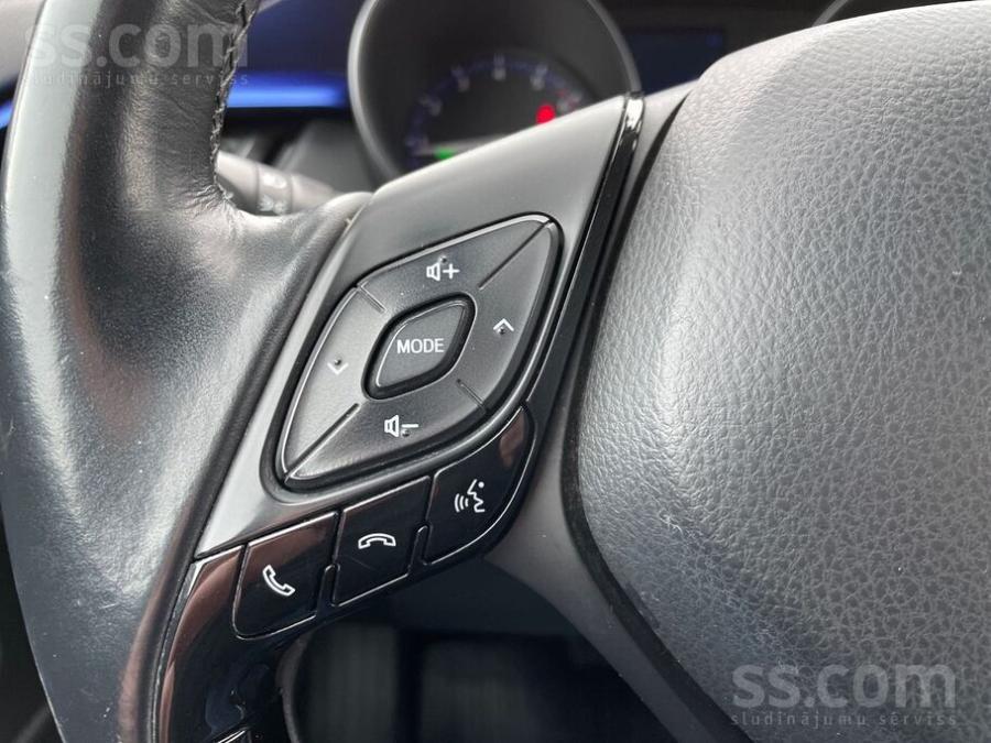 Blue Toyota C-HR 2017 in Riga, with an engine capacity of 1.20 L and mileage of 85 thousand km for 16990 €, photo 19 on AUTOMOTO.COM.LV