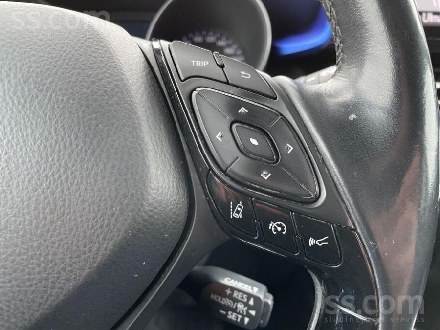 Blue Toyota C-HR 2017 in Riga, with an engine capacity of 1.20 L and mileage of 85 thousand km for 16990 €, photo 20 on AUTOMOTO.COM.LV