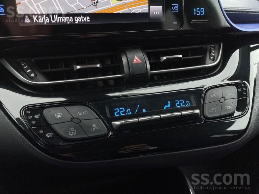 Blue Toyota C-HR 2017 in Riga, with an engine capacity of 1.20 L and mileage of 85 thousand km for 16990 €, photo 26 on AUTOMOTO.COM.LV