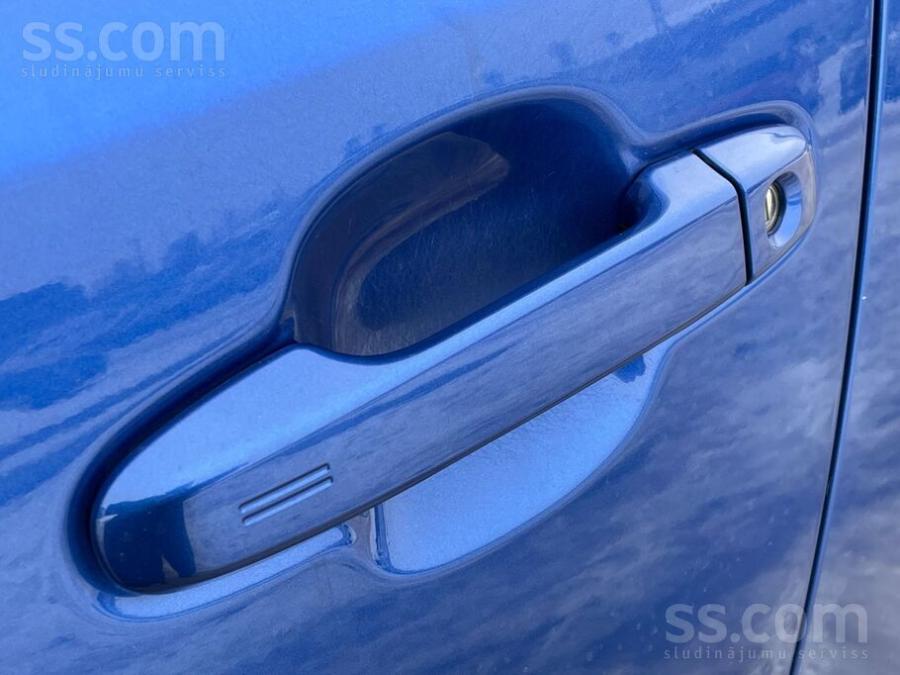 Blue Toyota C-HR 2017 in Riga, with an engine capacity of 1.20 L and mileage of 85 thousand km for 16990 €, photo 27 on AUTOMOTO.COM.LV