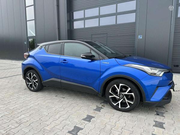 Blue Toyota C-HR 2017 in Klaipeda, with an engine capacity of 1.80 L and mileage of 253 thousand km for 14300 €, photo 2 on AUTOMOTO.COM.LV