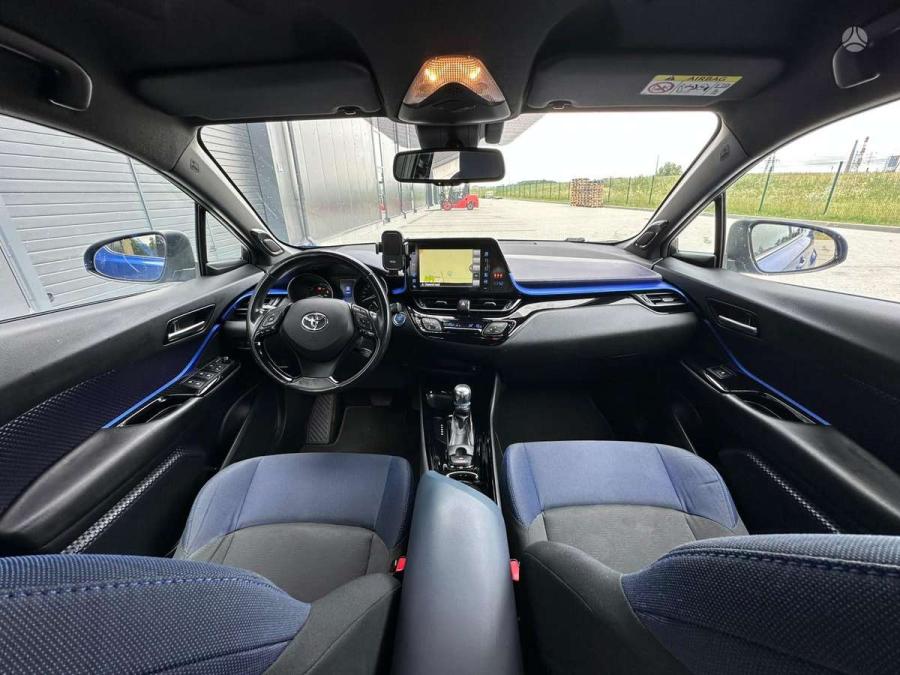 Zils Toyota C-HR 2017 Klaipėda, ar dzinēja tilpumu 1.80 L un nobraukumu 253 tūkst. km par 14300 €, foto 7 vietnē AUTOMOTO.COM.LV