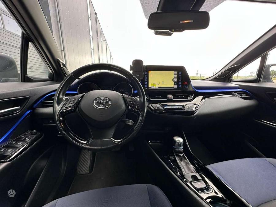 Zils Toyota C-HR 2017 Klaipėda, ar dzinēja tilpumu 1.80 L un nobraukumu 253 tūkst. km par 14300 €, foto 9 vietnē AUTOMOTO.COM.LV
