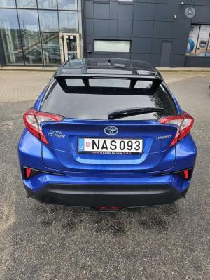 Blue Toyota C-HR 2017 in Vilnius, with an engine capacity of 1.80 L and mileage of 214 thousand km for 14400 €, photo 8 on AUTOMOTO.COM.LV
