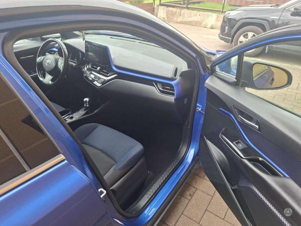 Blue Toyota C-HR 2017 in Vilnius, with an engine capacity of 1.80 L and mileage of 214 thousand km for 14400 €, photo 10 on AUTOMOTO.COM.LV