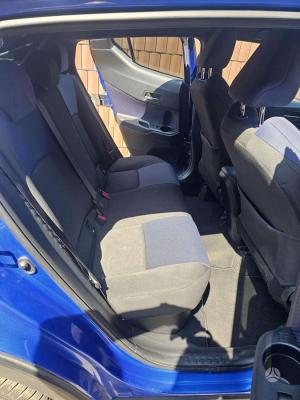 Blue Toyota C-HR 2017 in Vilnius, with an engine capacity of 1.80 L and mileage of 214 thousand km for 14400 €, photo 12 on AUTOMOTO.COM.LV