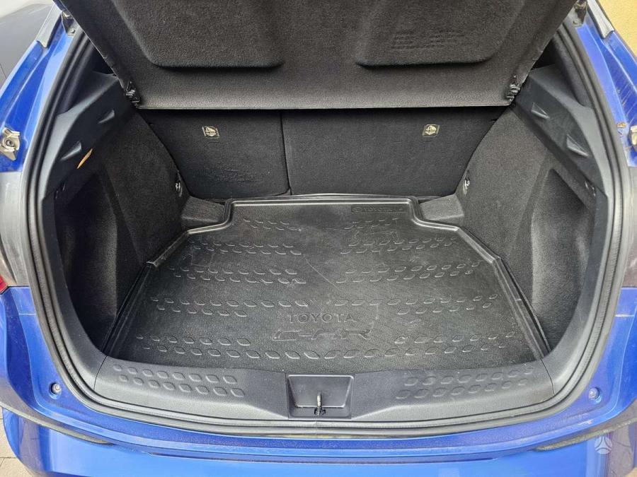 Blue Toyota C-HR 2017 in Vilnius, with an engine capacity of 1.80 L and mileage of 214 thousand km for 14400 €, photo 14 on AUTOMOTO.COM.LV