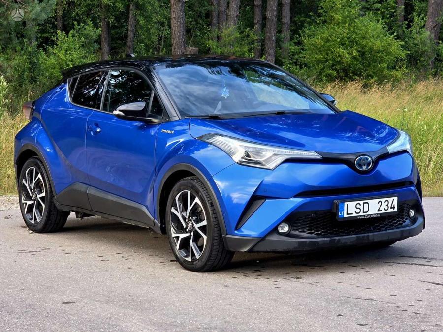 Blue Toyota C-HR 2017 in Vilnius, with an engine capacity of 1.80 L and mileage of 170 thousand km for 13800 €, photo 4 on AUTOMOTO.COM.LV