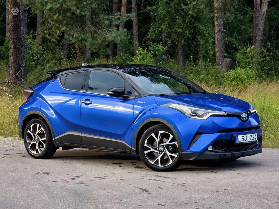 Blue Toyota C-HR 2017 in Vilnius, with an engine capacity of 1.80 L and mileage of 170 thousand km for 13800 €, photo 5 on AUTOMOTO.COM.LV