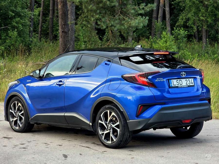 Blue Toyota C-HR 2017 in Vilnius, with an engine capacity of 1.80 L and mileage of 170 thousand km for 13800 €, photo 8 on AUTOMOTO.COM.LV