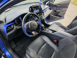 Blue Toyota C-HR 2017 in Vilnius, with an engine capacity of 1.80 L and mileage of 170 thousand km for 13800 €, photo 16 on AUTOMOTO.COM.LV