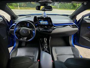 Blue Toyota C-HR 2017 in Vilnius, with an engine capacity of 1.80 L and mileage of 170 thousand km for 13800 €, photo 17 on AUTOMOTO.COM.LV
