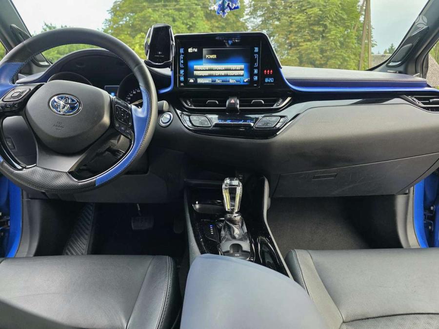 Blue Toyota C-HR 2017 in Vilnius, with an engine capacity of 1.80 L and mileage of 170 thousand km for 13800 €, photo 18 on AUTOMOTO.COM.LV