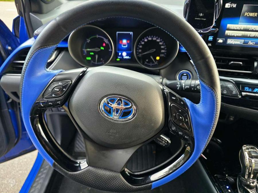 Blue Toyota C-HR 2017 in Vilnius, with an engine capacity of 1.80 L and mileage of 170 thousand km for 13800 €, photo 19 on AUTOMOTO.COM.LV