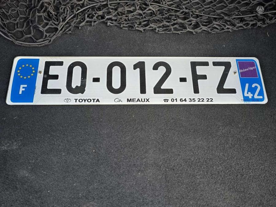 Blue Toyota C-HR 2017 in Vilnius, with an engine capacity of 1.80 L and mileage of 170 thousand km for 13800 €, photo 20 on AUTOMOTO.COM.LV