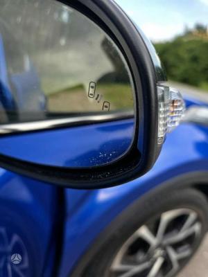 Blue Toyota C-HR 2017 in Vilnius, with an engine capacity of 1.80 L and mileage of 170 thousand km for 13800 €, photo 22 on AUTOMOTO.COM.LV