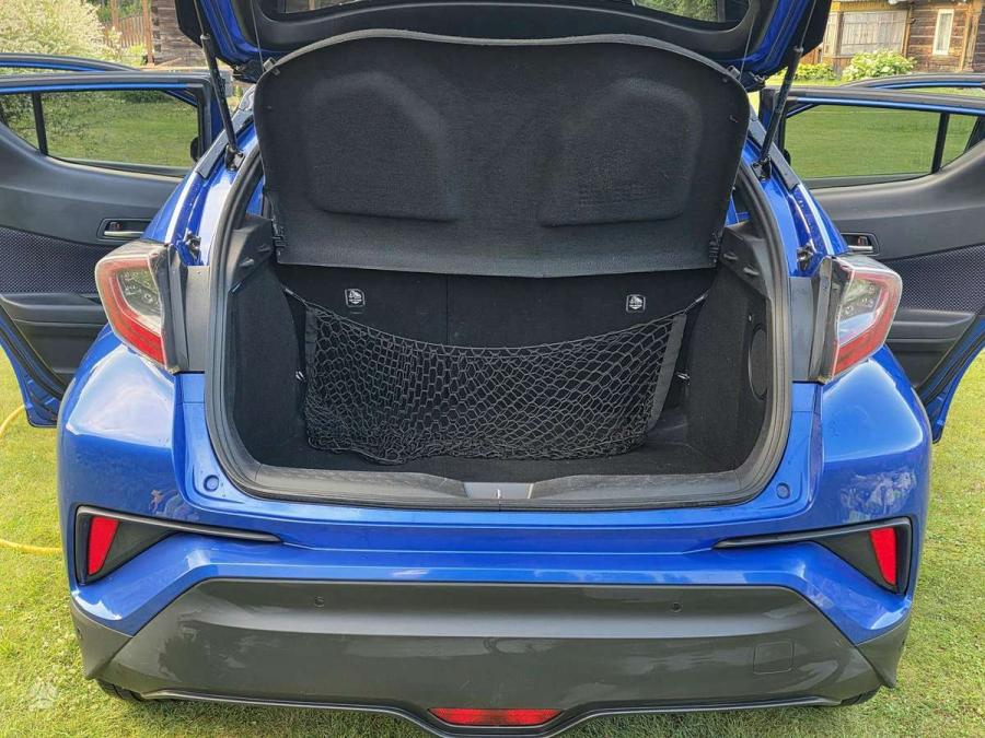 Blue Toyota C-HR 2017 in Vilnius, with an engine capacity of 1.80 L and mileage of 170 thousand km for 13800 €, photo 28 on AUTOMOTO.COM.LV